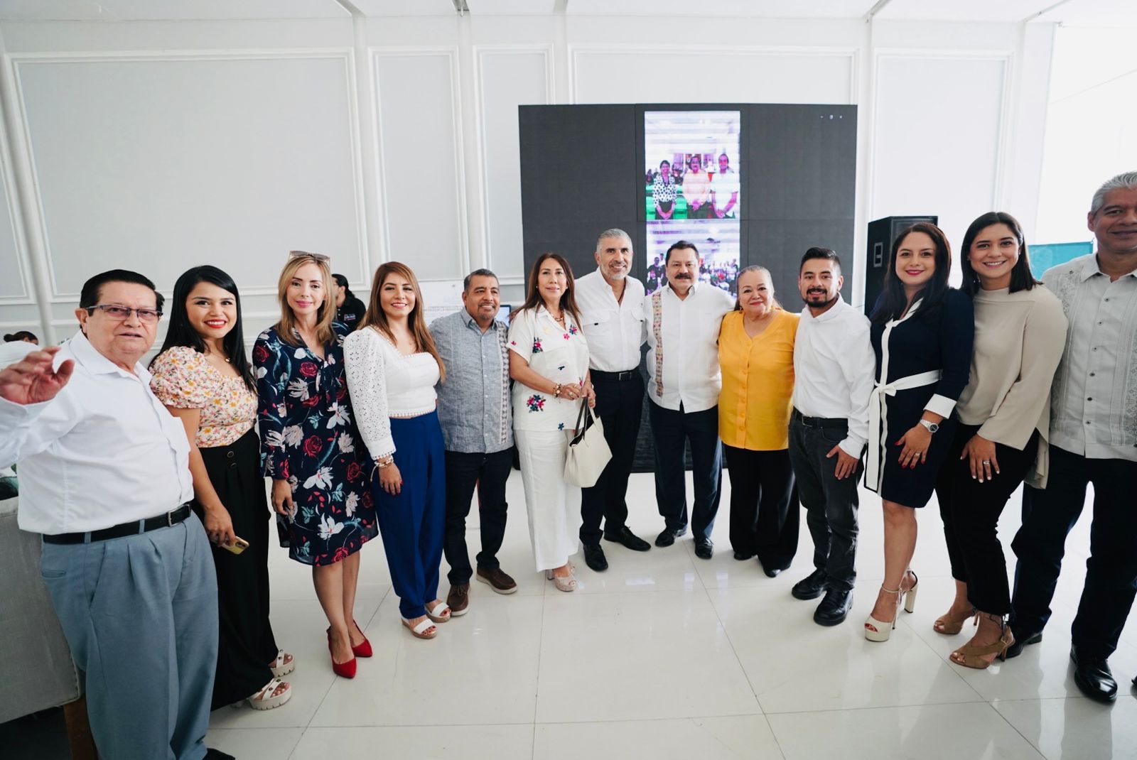 En unidad con empresarios vamos a fortalecer la economía de Tuxtla ...